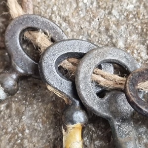 9 Vintage Rustic Keys - Old Metal Rusty Keys - Antique Little Keys ...