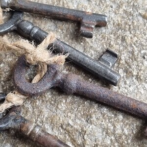 9 Vintage Rustic Keys - Old Metal Rusty Keys - Antique Little Keys ...