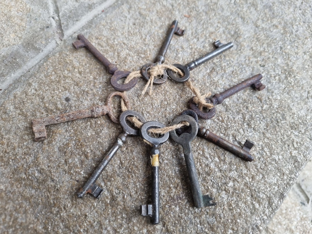 9 Vintage Rustic Keys - Old Metal Rusty Keys - Antique Little Keys ...