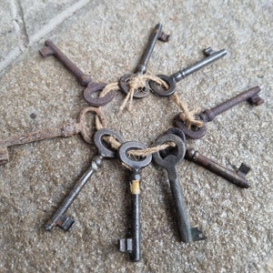 9 Vintage Rustic Keys - Old Metal Rusty Keys - Antique Little Keys ...