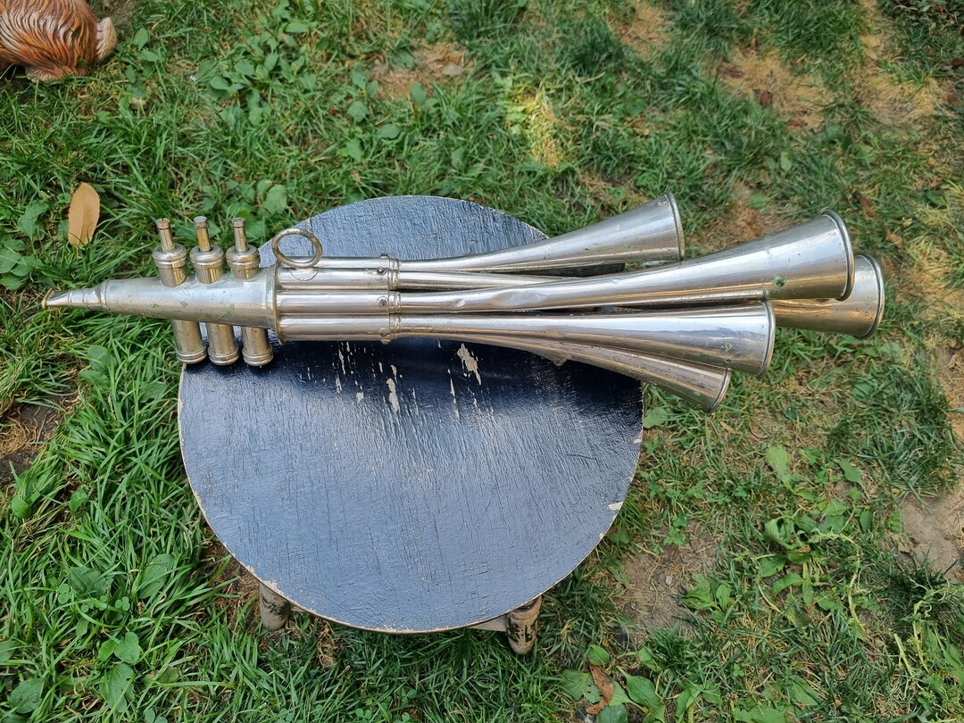 Vintage Musical Instrument Trumpet Fanfare Copper Old Trumpet Wind ...