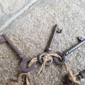 9 Vintage Rustic Keys - Old Metal Rusty Keys - Antique Little Keys ...