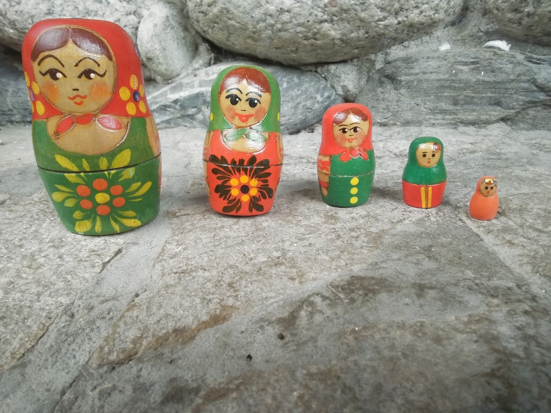 Vintage Matryoshka Dolls, Russian Dolls, Set of 5 Matryoshka Nesting ...