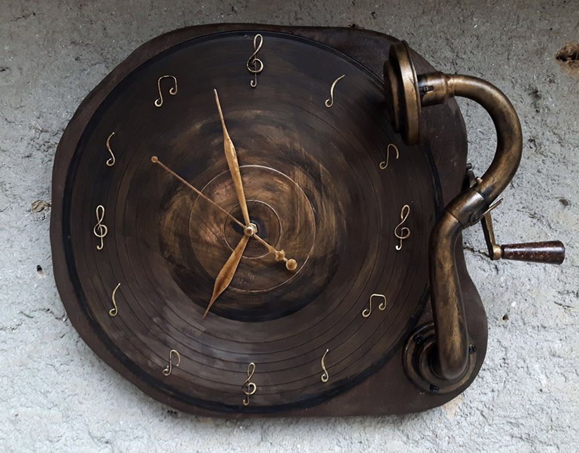 Music Decoration Wall Clock. Upcycled Gramophone Parts Clock. - Etsy