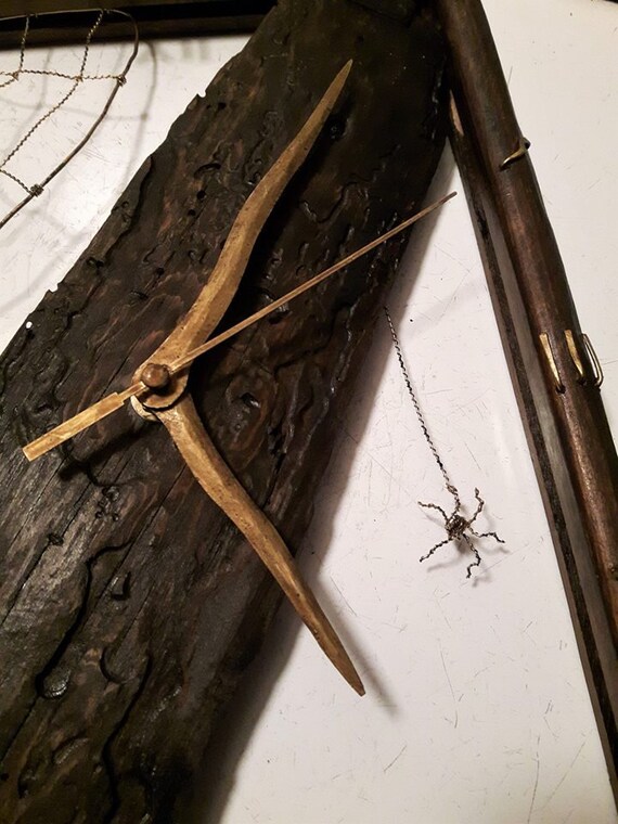 Home & Living Spider Art Wall Clock Wood Frame Wall Clock Home Décor ...