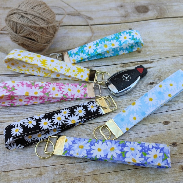 Daisy Keychain - Etsy