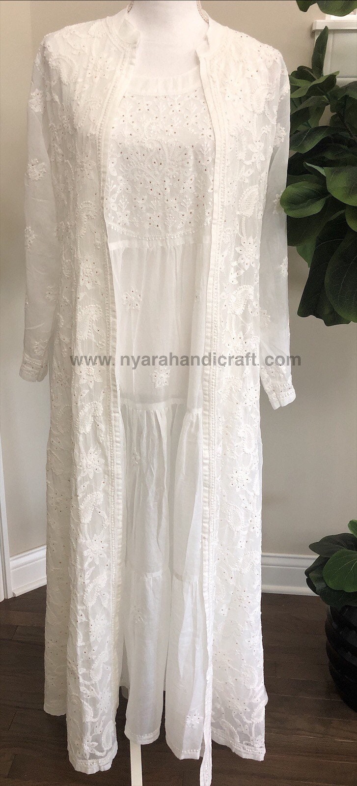 White Chikankari sleeveless kurta with jacket / Soft mal mal cotton ...