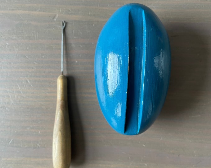 Cute and Clever! Darning Egg With a Latch Hook Handle!! Vintage Darning ...