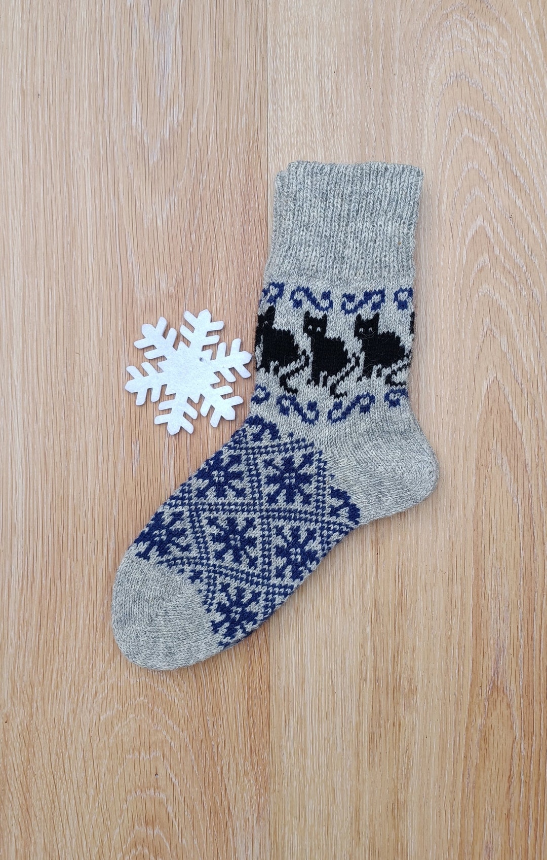 Cute Knitted Women and Men Socks Beautiful Hand Made Casual Home Wool ...