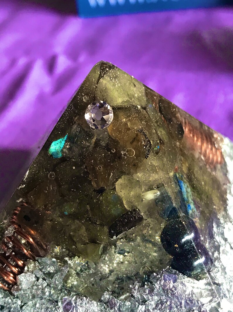 Real Rough Diamond Pyramid 10 Carats for Raising Vibration by DR NEB ...