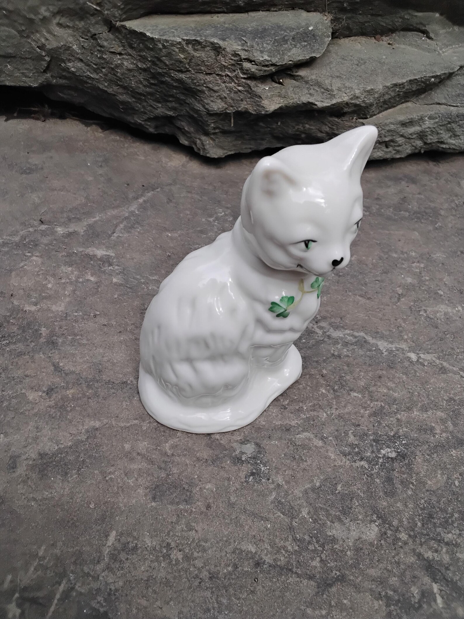 Vintage Belleek White Porce.ain Kitty Cat Figurine Shamrocks, Quizzical ...