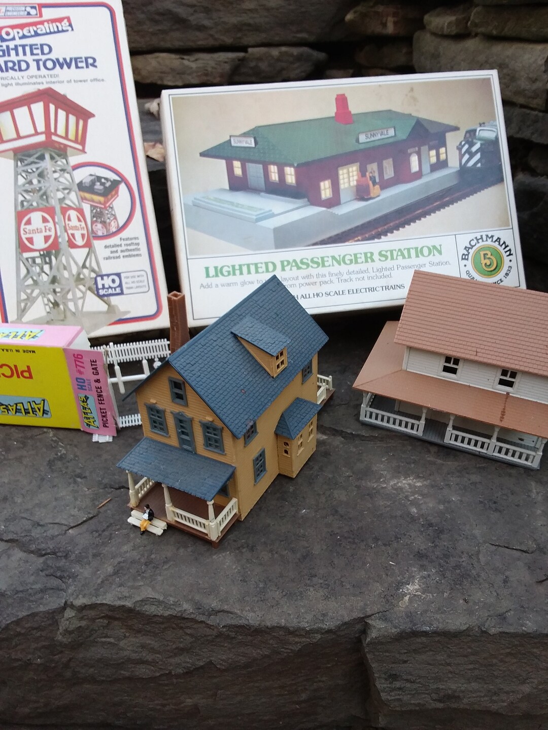 Vintage HO Scale Train Station, Yard Tower, Houses and Picket Fences ...