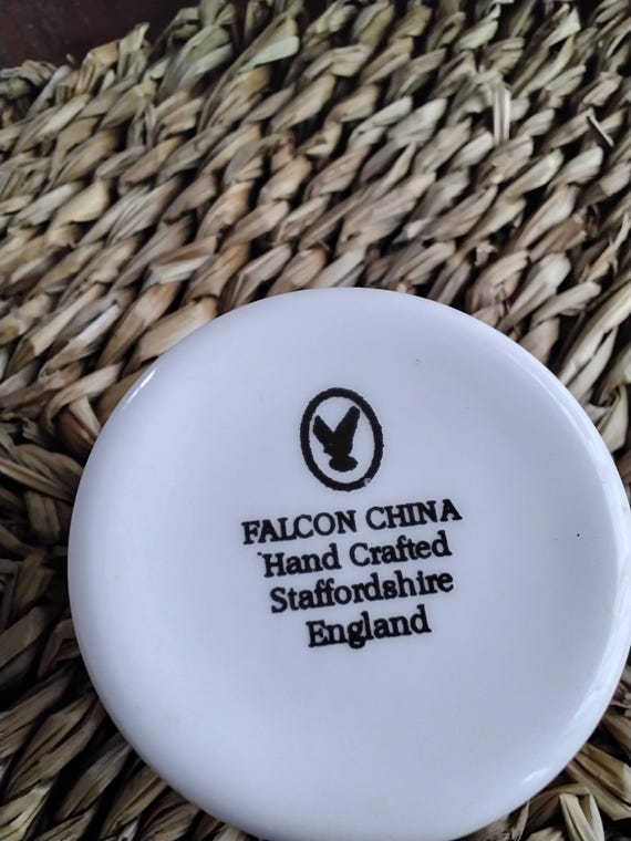 Vintage Falcon Chins HM Queen Elizabeth II Lidded Clo… - Gem