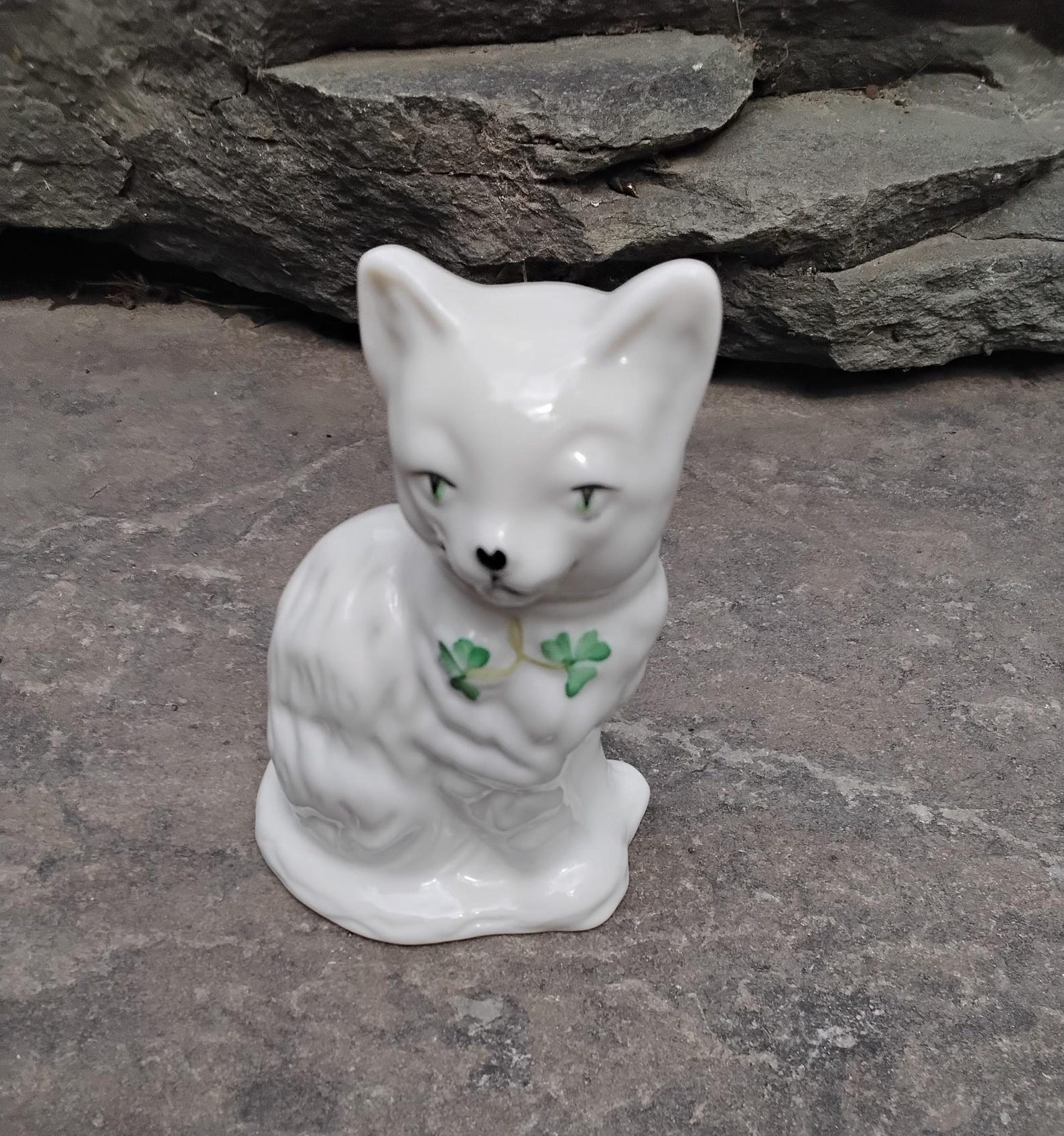 Vintage Belleek White Porce.ain Kitty Cat Figurine Shamrocks, Quizzical ...