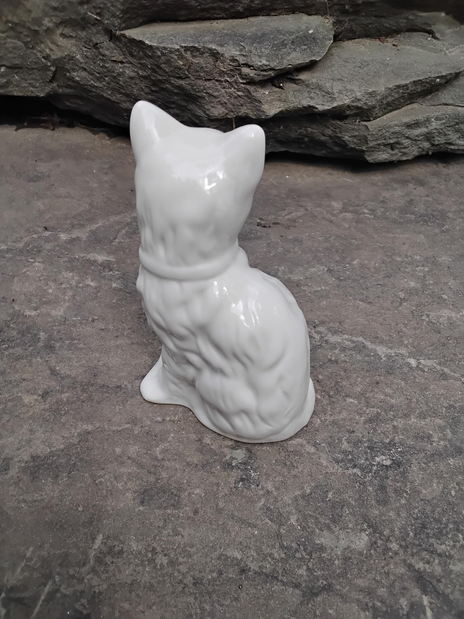 Vintage Belleek White Porce.ain Kitty Cat Figurine Shamrocks, Quizzical ...