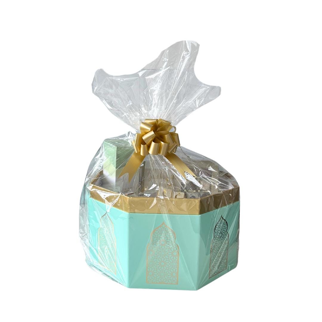 Umrah Large Hamper Gift Box - Personalised Gift Chocolate Set Umrah ...