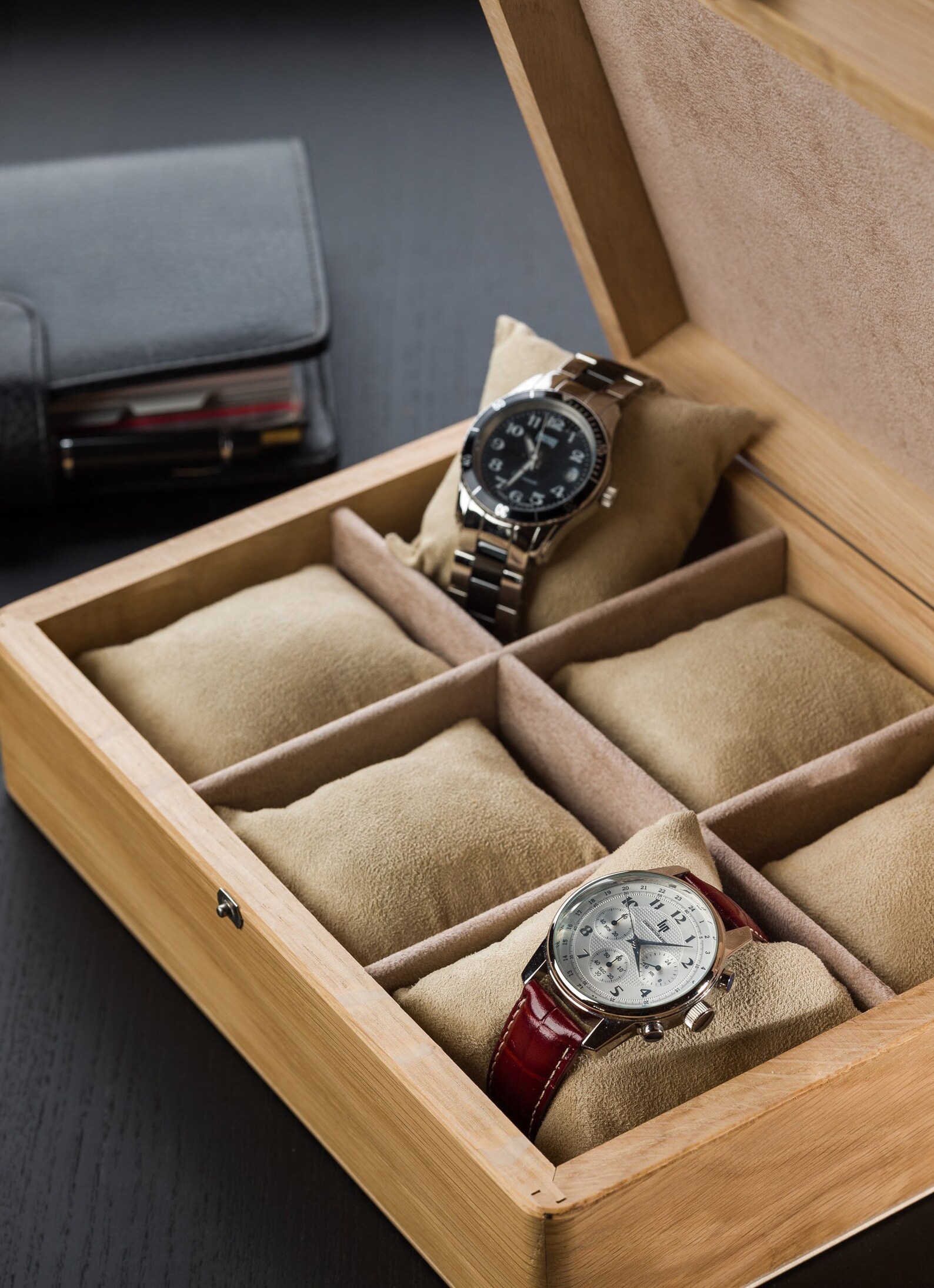Box for 6 Watches in Solid Varnished Oak With 6 Lockers and Beige Felt ...