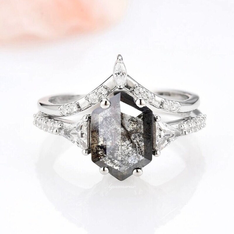 Raw Diamond Wedding Band - Etsy