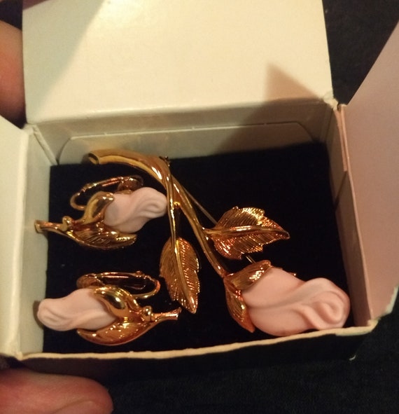 1994 Avon porcelain pink rose clip on earrings with m… - Gem