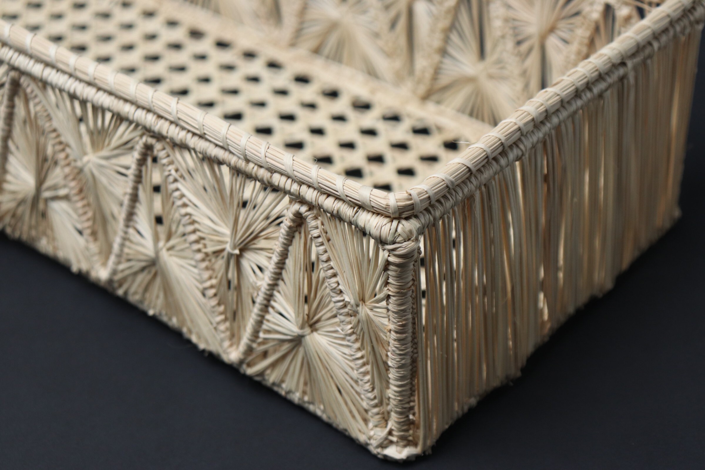 Hand Woven Pyramids Iraca/straw Tray - Etsy
