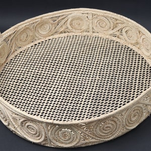 Iraca/straw Caracol Large Round Tray - Etsy