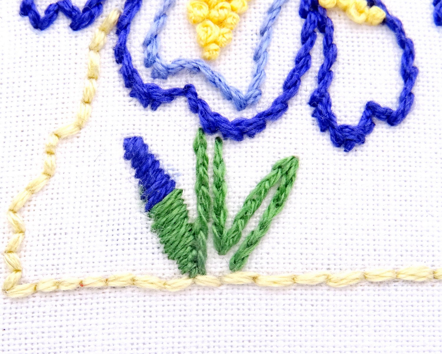 Iris Flower Hand Embroidery Pattern: Tennessee Flower | Etsy