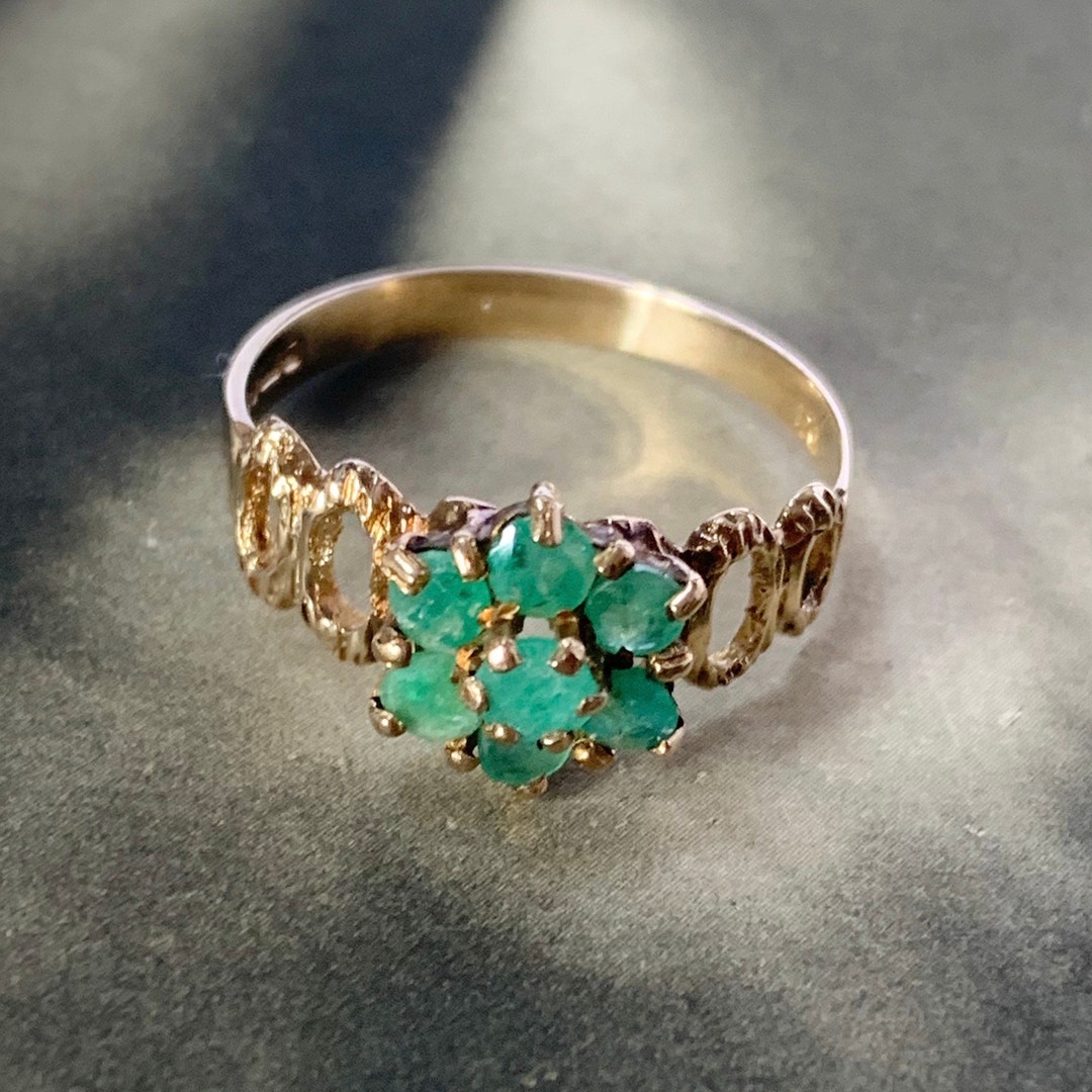 Emerald Ring 9ct Yellow Gold Vintage Engagement Daisy Ring Size Q.5 ...