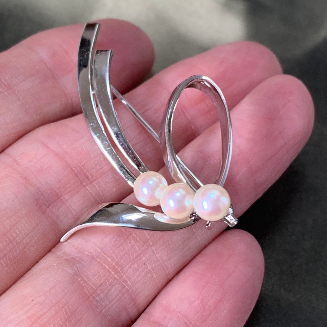 Breaking Wave Design Mikimoto Pearl Brooch. Solid Silver 5mm Akoya ...