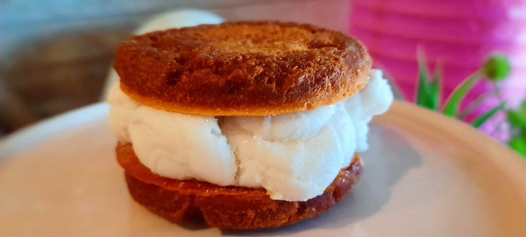 Butterscotch Fluff Cookie Scented Soy Wax Melt Sandwich Cookie Highly ...