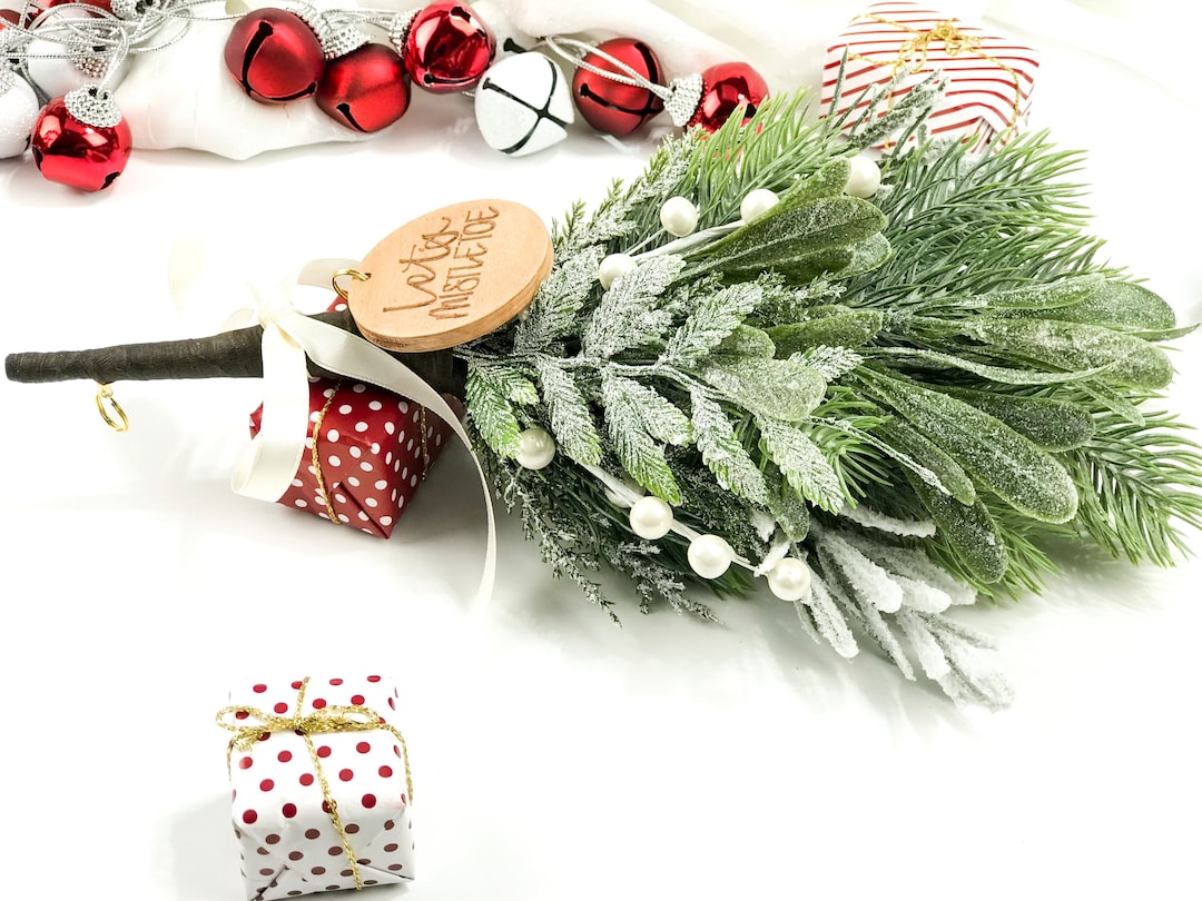 LET'S MISTLETOE, White Berry Frosted Winter Mistletoe, CRISTMAS ...