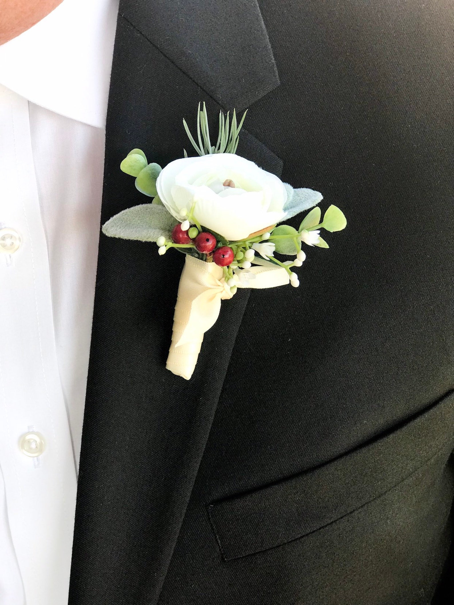 Ranunculus Boutonnieres Groom Boutonniere Winter | Etsy
