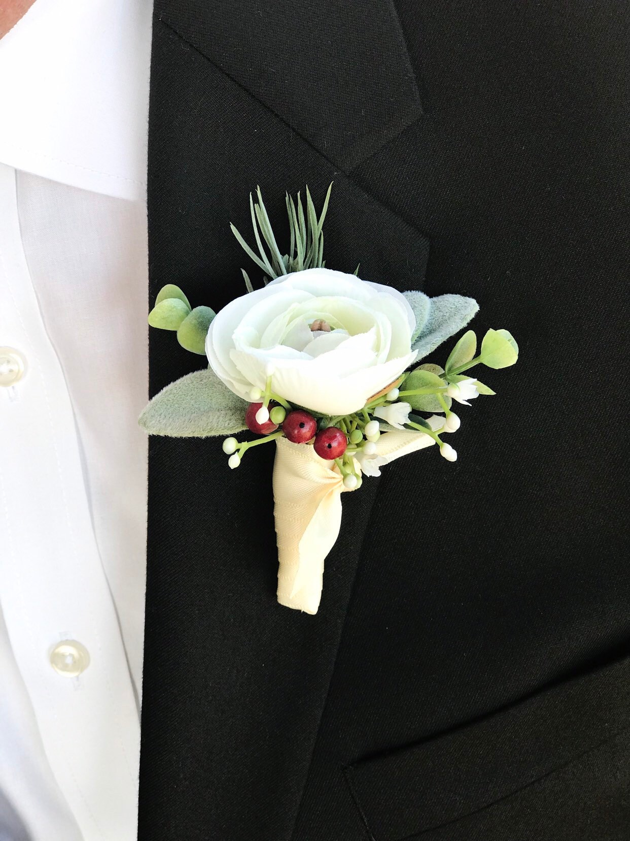 Ranunculus Boutonnieres Groom Boutonniere Winter | Etsy