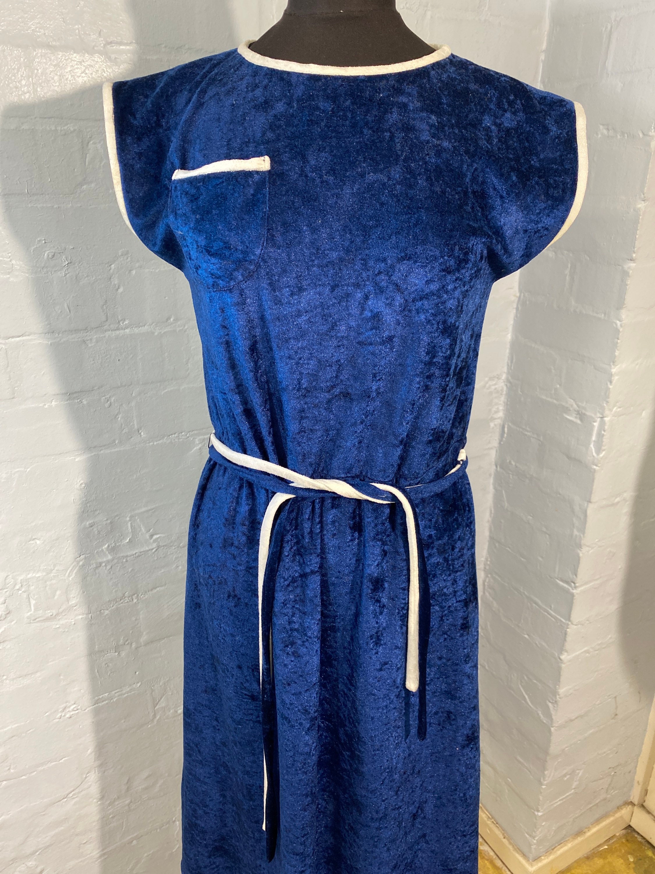 Vtg ladies 12 cap sleeve crushed velvet cap sleeve white trim | Etsy