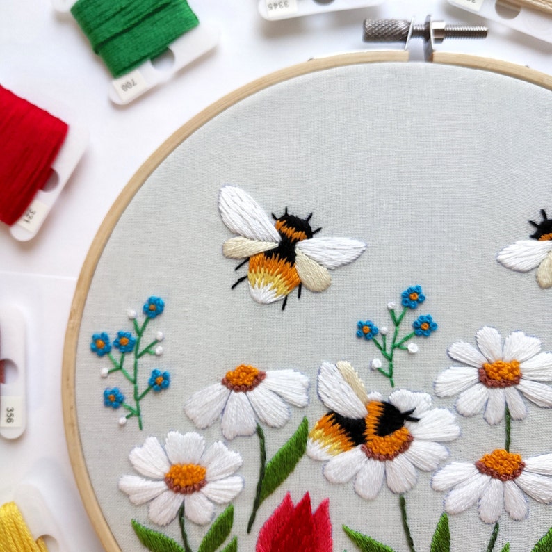 Hand Embroidery Pattern Busy Bees Digital Download PDF - Etsy