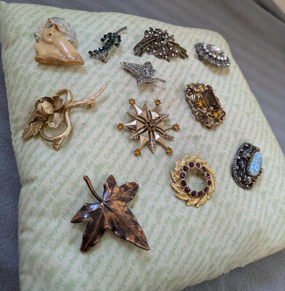 Etsy vintage brooches store