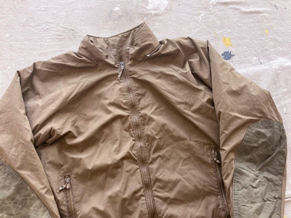 Medium / Large 00s US Military Extreme Cold Weather Parka Medium / Large 00s US Military Extreme Cold Weather Parka