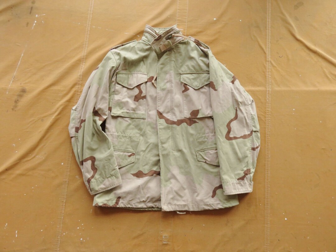 Medium / Large 90s US Army Desert Camouflage M-65 Field Jacket / 1990s Beige Brown Desert Camo ...