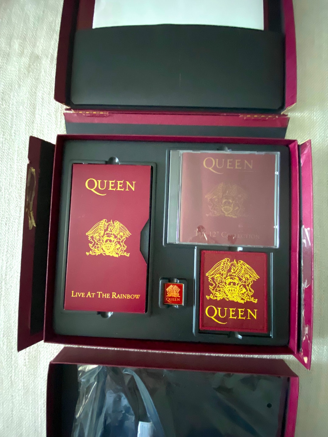 Queen the 12" Collection Box Set | CD + VHS + T-shirt + Pin + Booklet ...