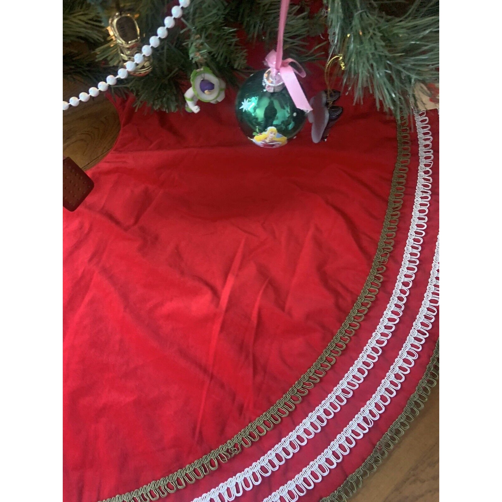 50 Arctic Holiday Red Velvet Tree Skirt Green White Rope Trimmed Satin ...