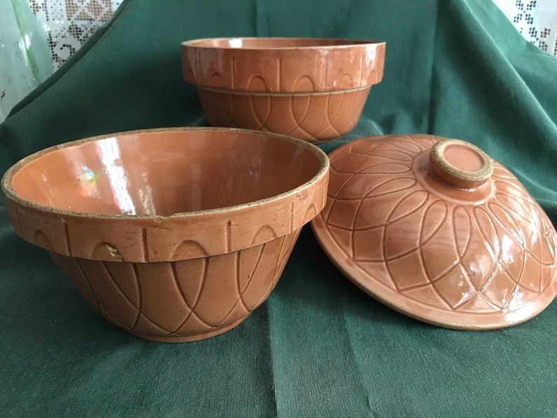 Watt Pottery 1930s Mixing and Oven Ware Bowls With Cover - Etsy Watt Pottery 1930s Mixing and Oven Ware Bowls With Cover - Etsy