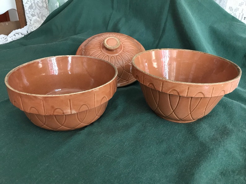 Watt Pottery 1930s Mixing and Oven Ware Bowls With Cover - Etsy Watt Pottery 1930s Mixing and Oven Ware Bowls With Cover - Etsy