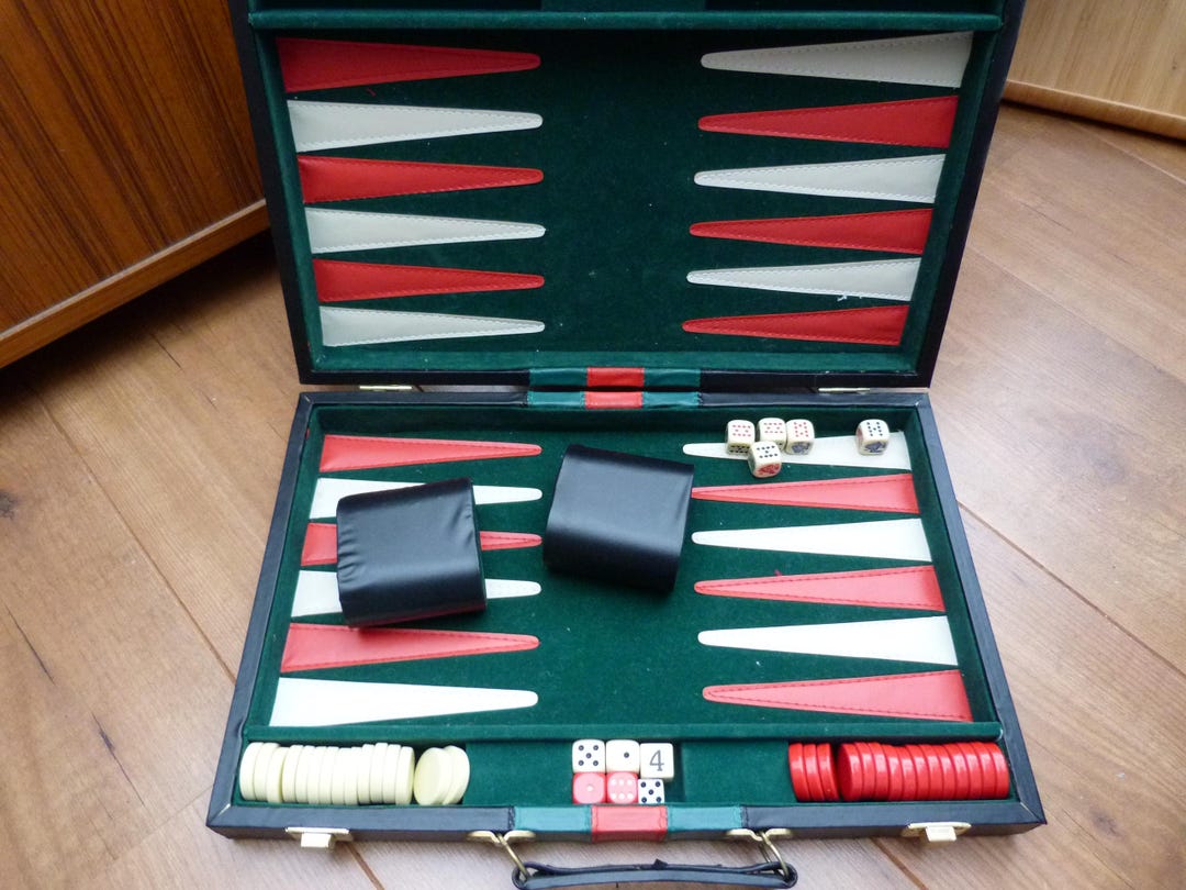 Vintage Backgammon Set in Folding Case Complete With 30 Pieces Dice and ...