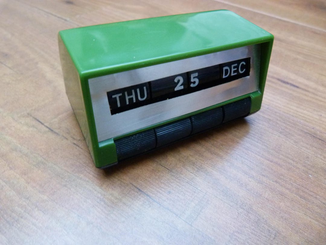 Vintage Retro Perpetual Calendar Desk Calendar Green Plastic 1970s Mid ...