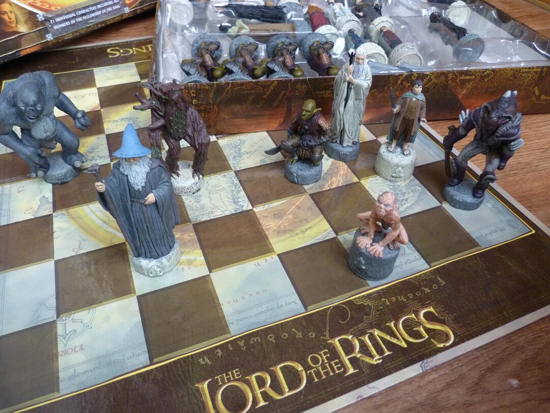 Vintage Lord of the Rings Trilogy Edition Chess Set With Folding Board ...