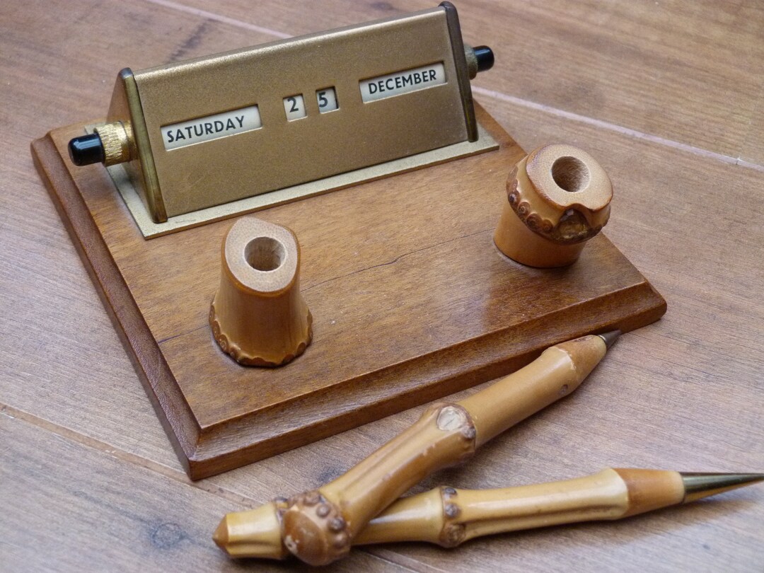 Vintage Perpetual Calendar Triangular Metal Calendar With Bamboo Pen ...