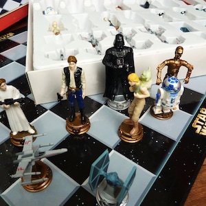 Vintage Star Wars Chess Set With Folding Board Complete With 32 Pieces ...