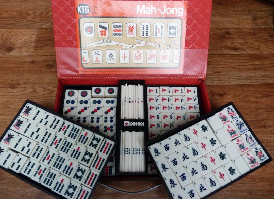 Vintage Mahjong Set in Carry Case Complete With 148 Bamboo Backed ...