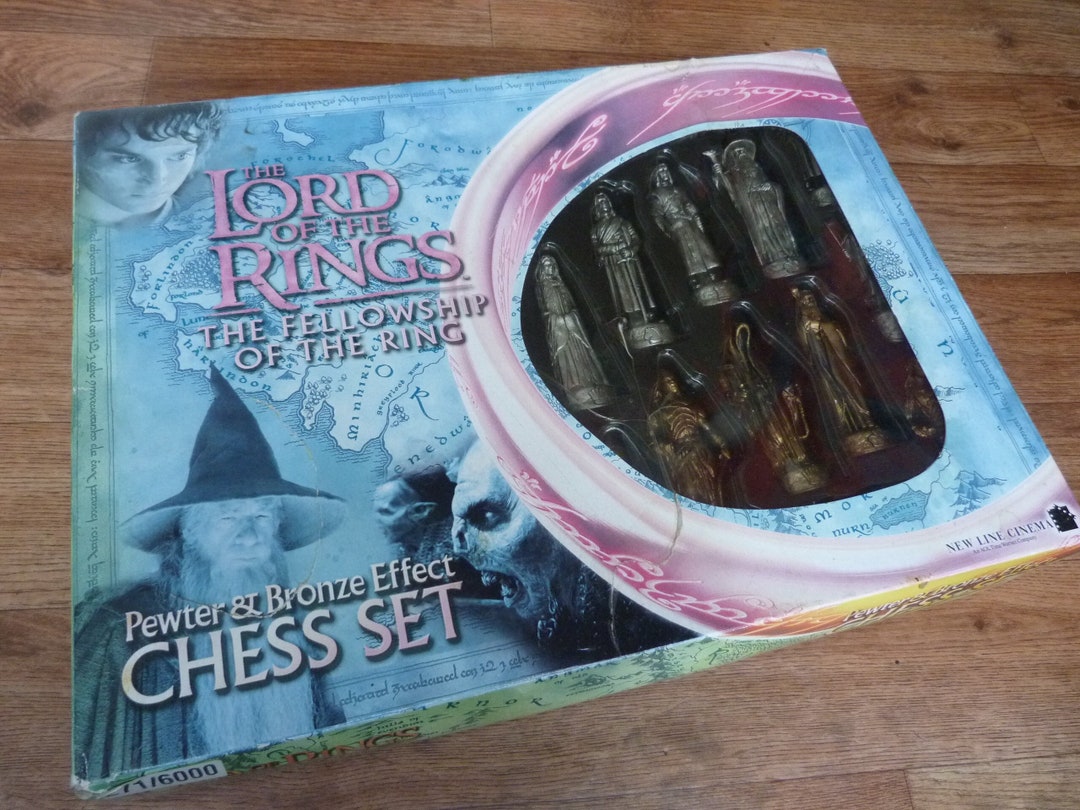 Vintage Lord of the Rings Chess Set With Folding Board Complete With 32 ...
