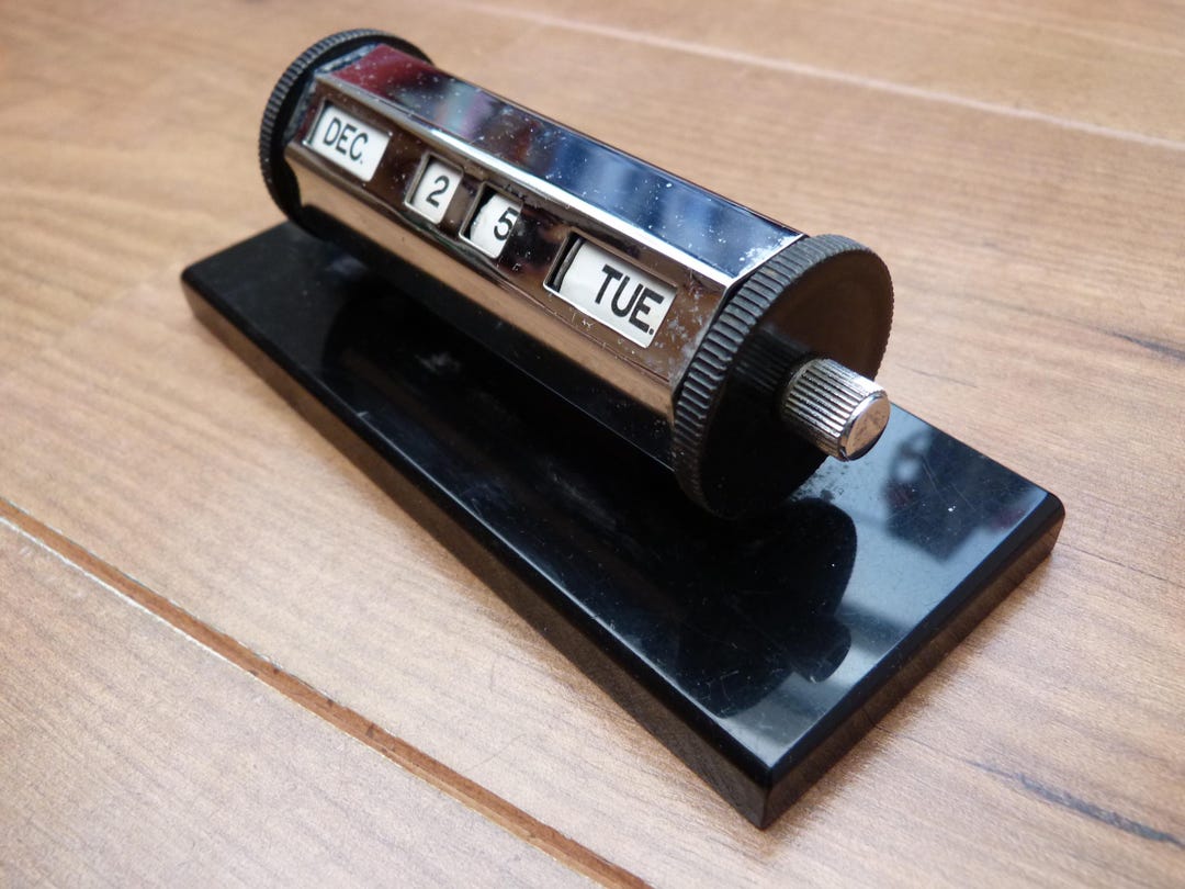 Vintage Perpetual Calendar Desk Calendar 1960s Vintage Silver Tone ...