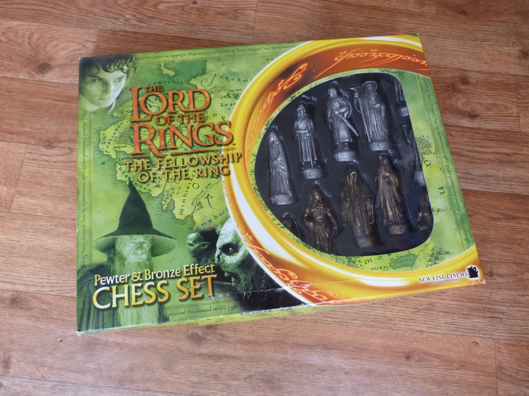 Vintage Lord of the Rings Chess Set With Folding Board Complete With 32 ...